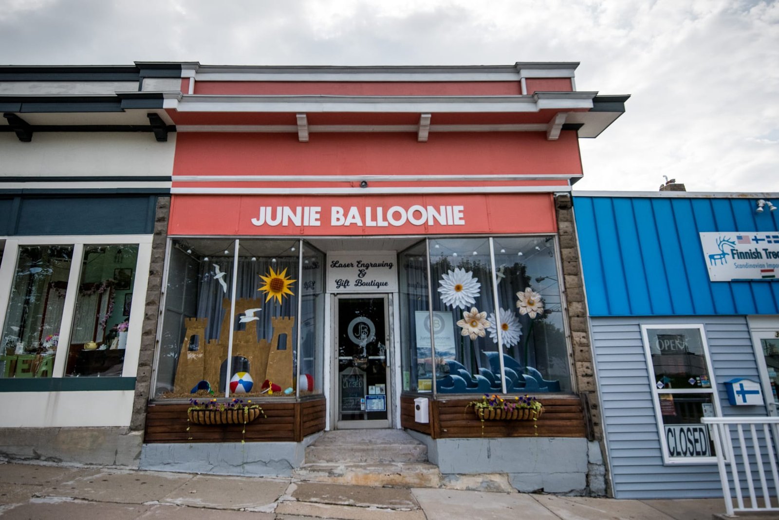 JUNIE BALLOONIE - Fairport Harbor Tourism Council Website